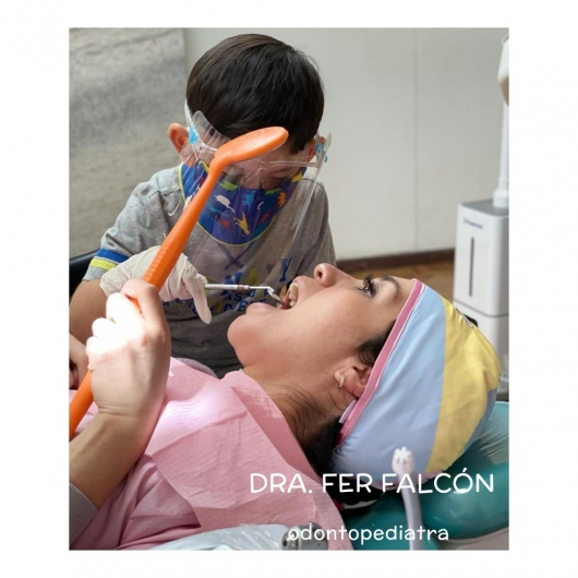 Dra. Fernanda Falcón - PADBee e-Cards